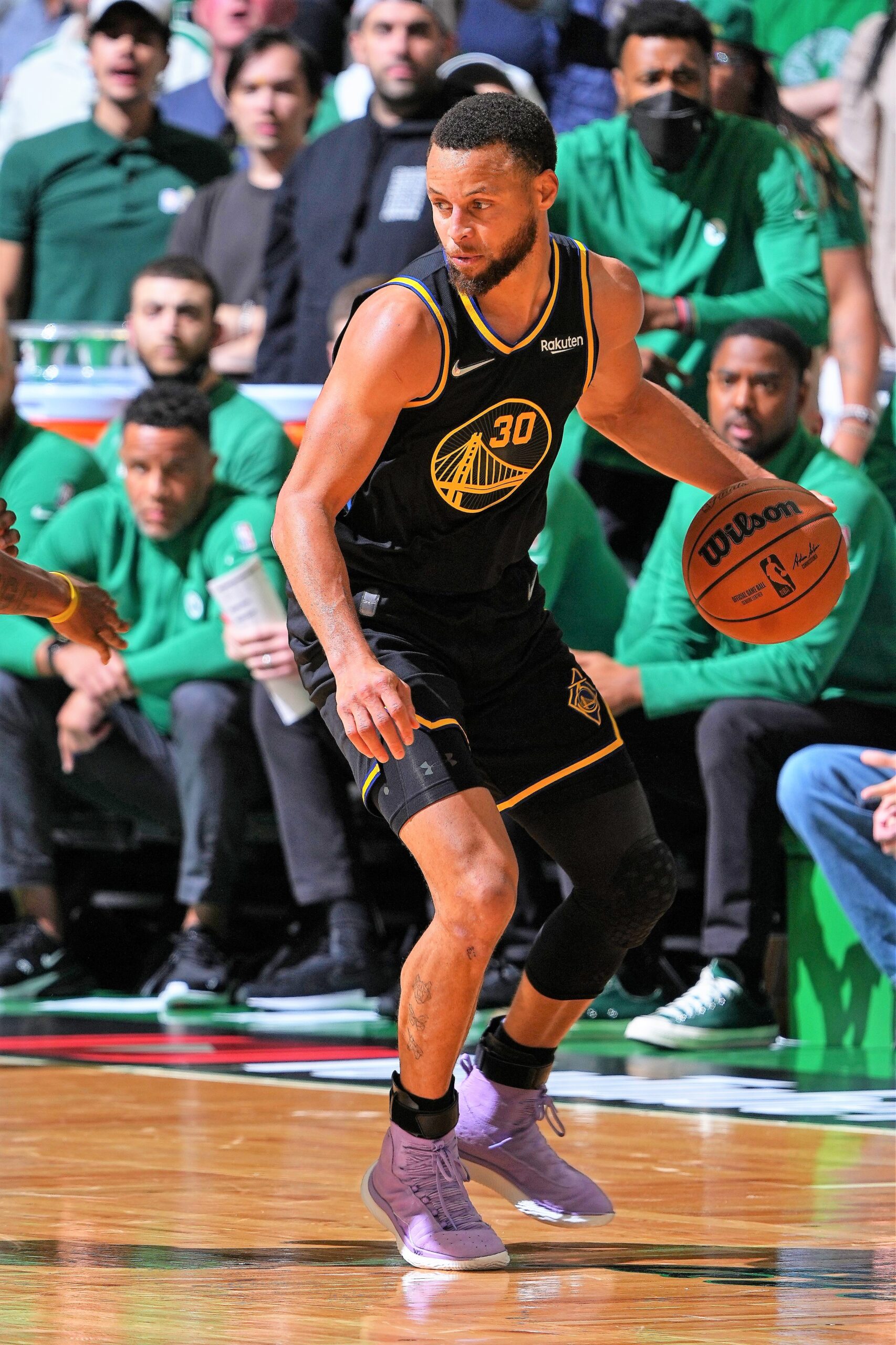 NBA: Con 43 puntos, Stephen Curry mantiene con vida a Golden State ...
